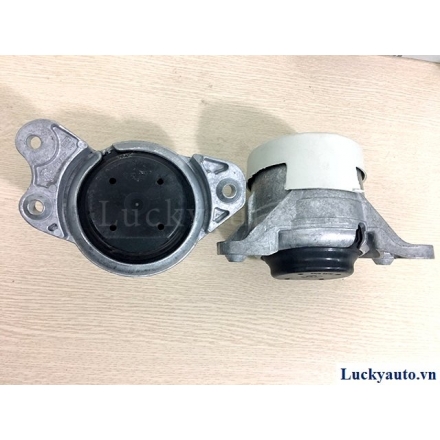 Cao su chân máy trái xe Mercedes GLC300 4Matic đời 2017_ 253 240 09 00 ...