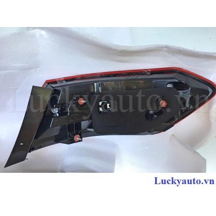 Đèn hậu miếng ngoài xe Mercedes E200 đời 2015_ 2129060703