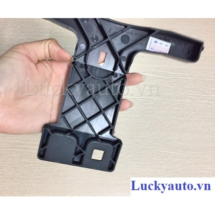 Miếng nhựa ca lăng xe Mercedes C250 CGI đời 2011_ 204 885 07 36_ 2048850736