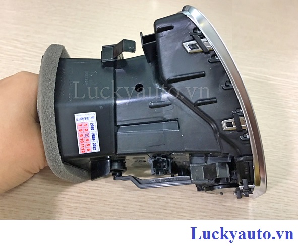 Cửa gió điều hòa phải xe Audi A4 đời 2009_ 8T1 820 902 C_ 8T1820902C