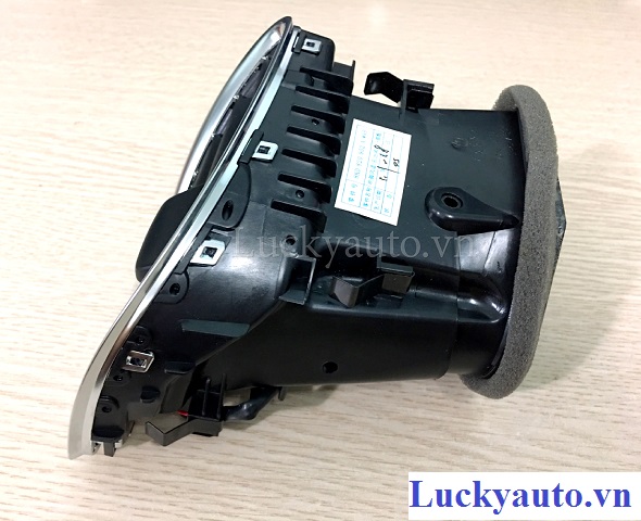 Cửa gió điều hòa phải xe Audi A4 đời 2009_ 8T1 820 902 C_ 8T1820902C