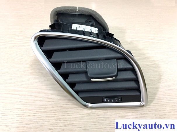 Cửa gió điều hòa phải xe Audi A4 đời 2009_ 8T1 820 902 C_ 8T1820902C