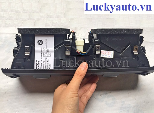 Cửa gió điều hòa giữa táp lô xe BMW X5 đời 2010_ 64226958654