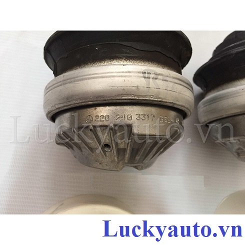 Cao su chân máy Mercedes chính hãng- 2112403317